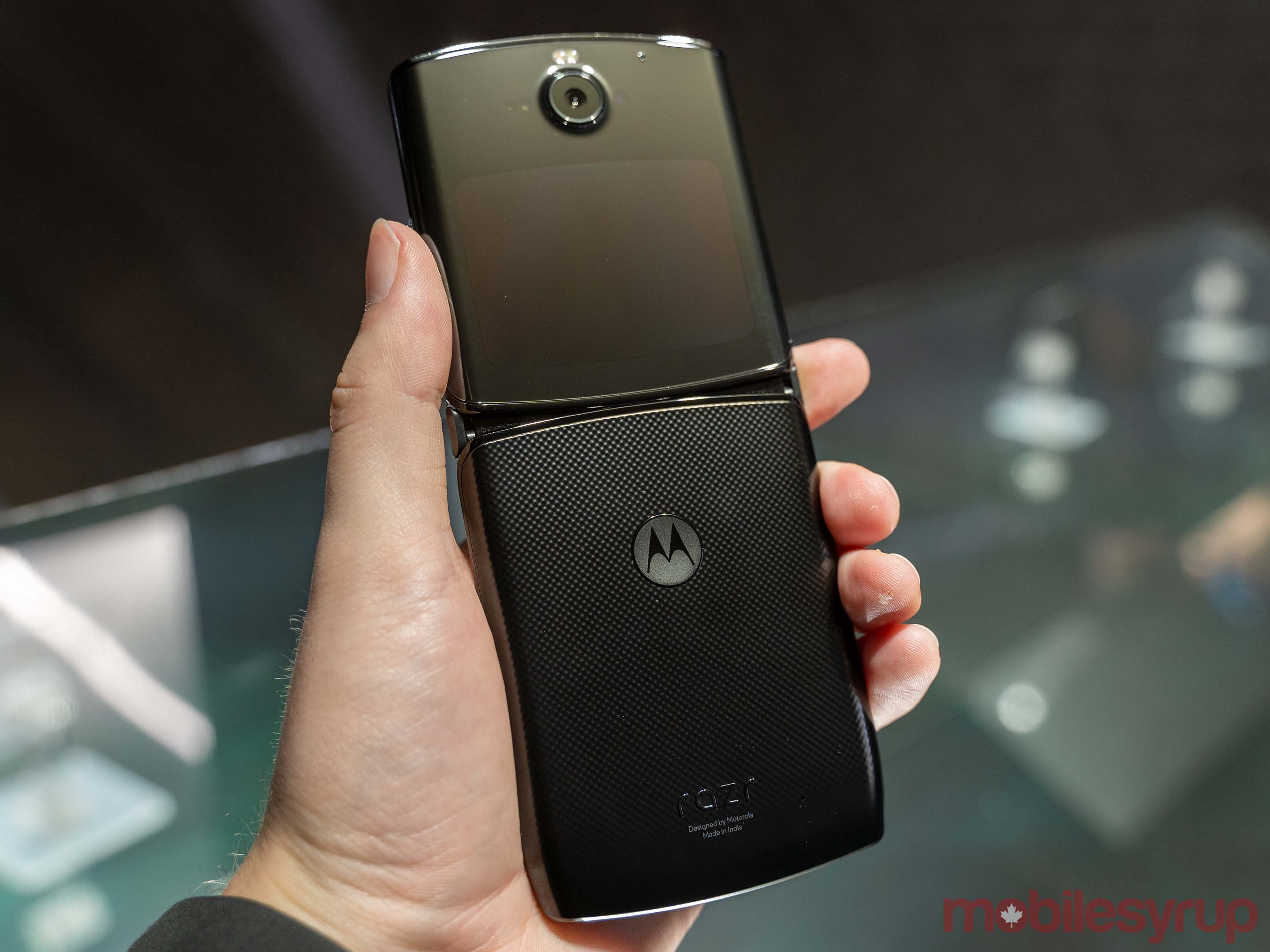Motorola Razr Hands-on: Hanging up never felt so good