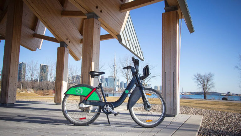 Toronto launches e-bike pilot program and expands bikeshare network