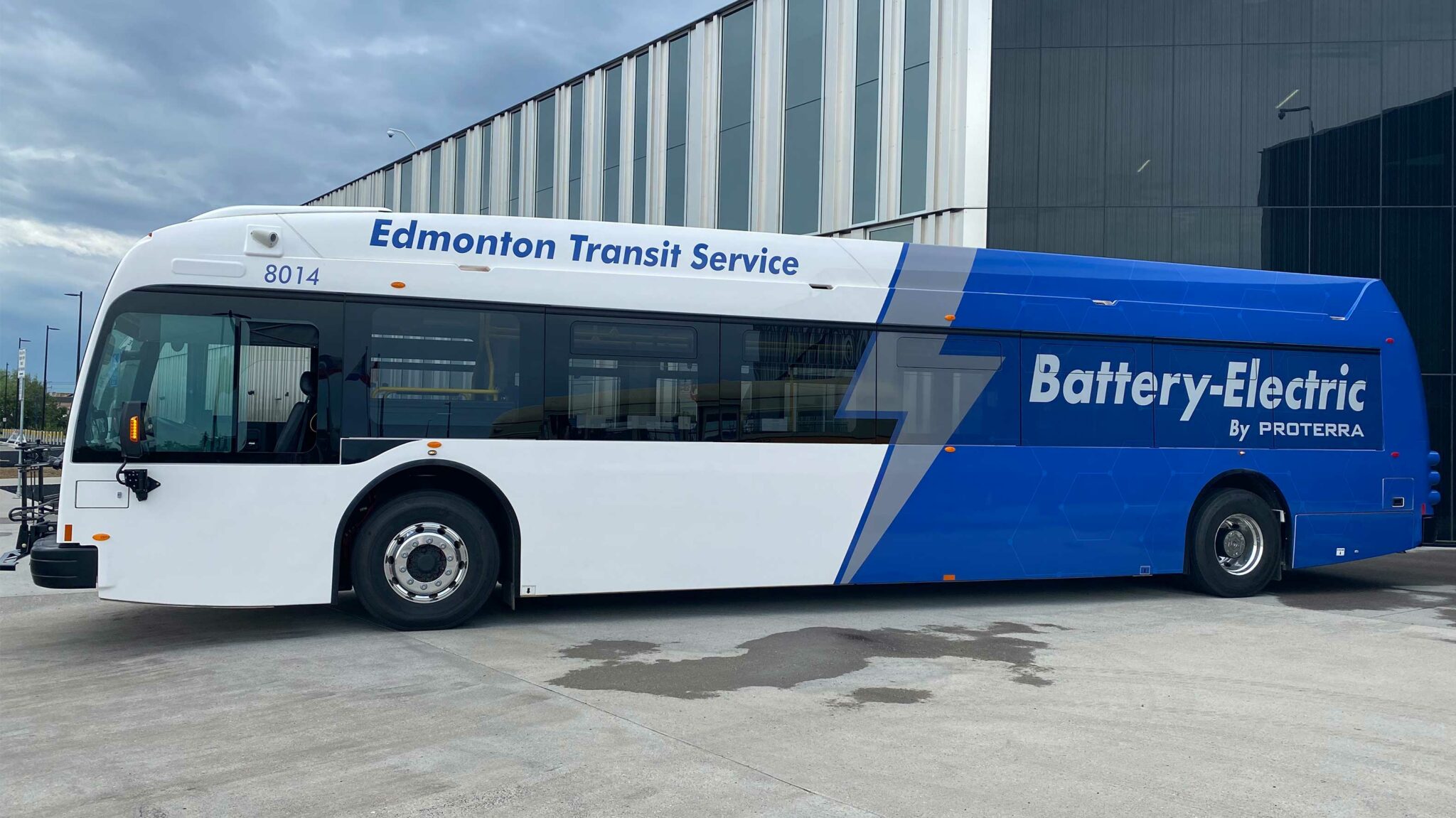 Edmonton Transit gets 21 electric buses with more on the way