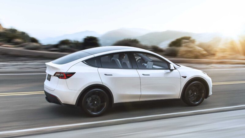 Tesla cuts the price of the Model Y by $4,000 in Canada