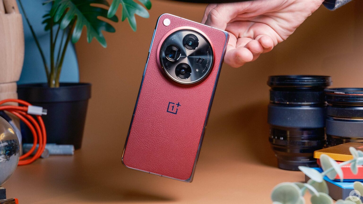 OnePlus security flaw could let any app access your text messages