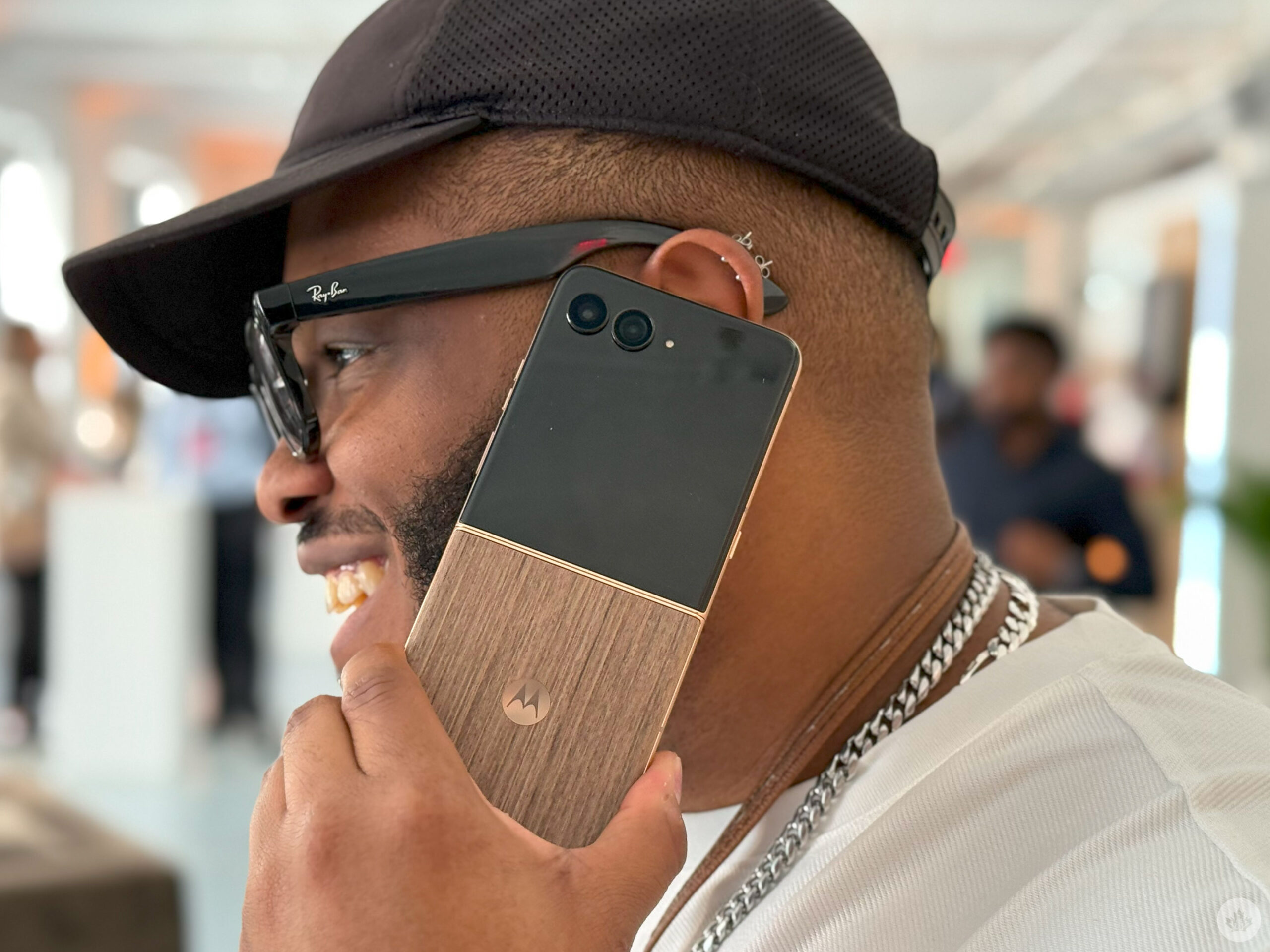 Motorola Razr Ultra hands-on: Heavy on the AI