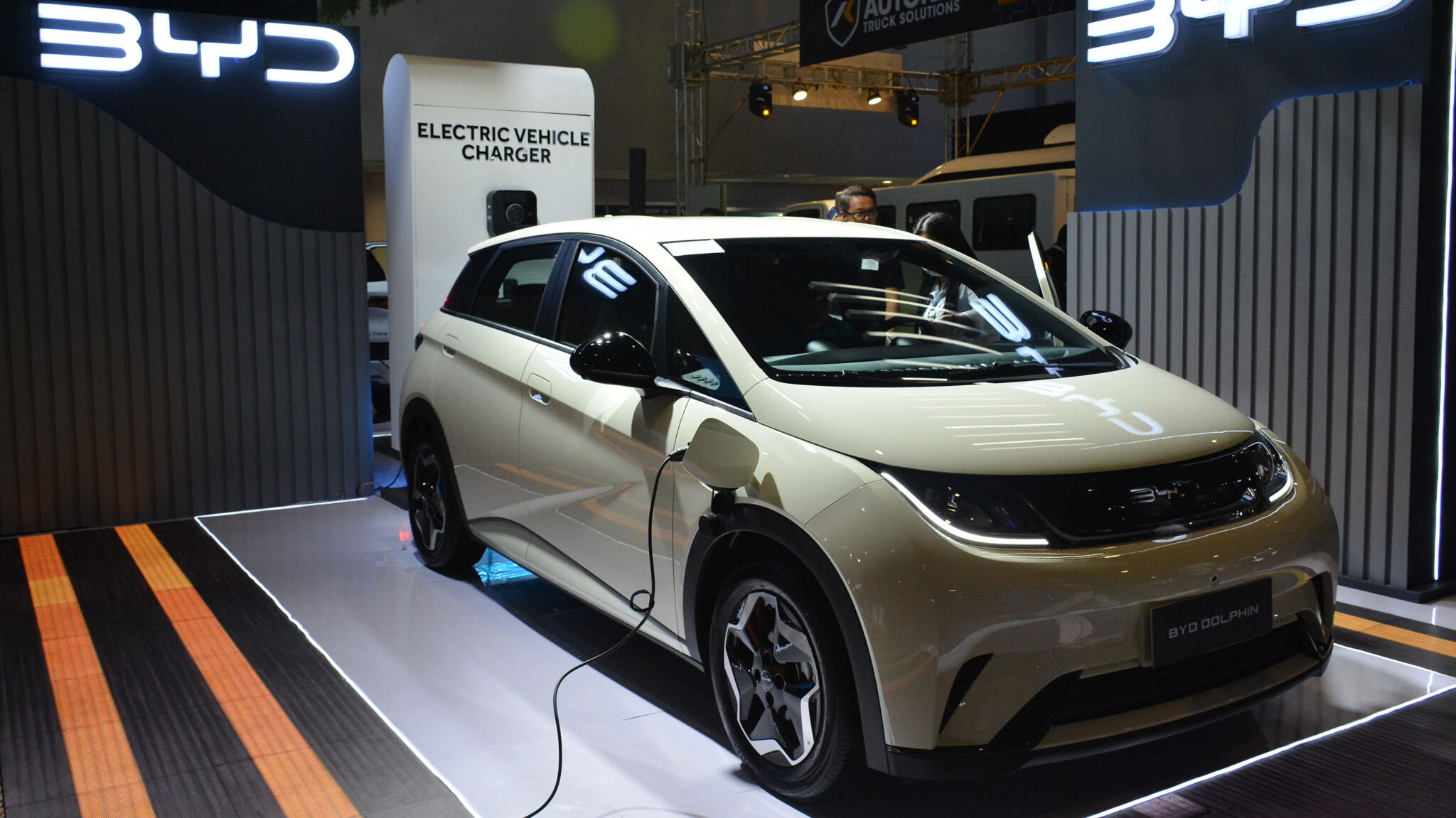 Chinese EV maker BYD in talks to open Canadian dealerships